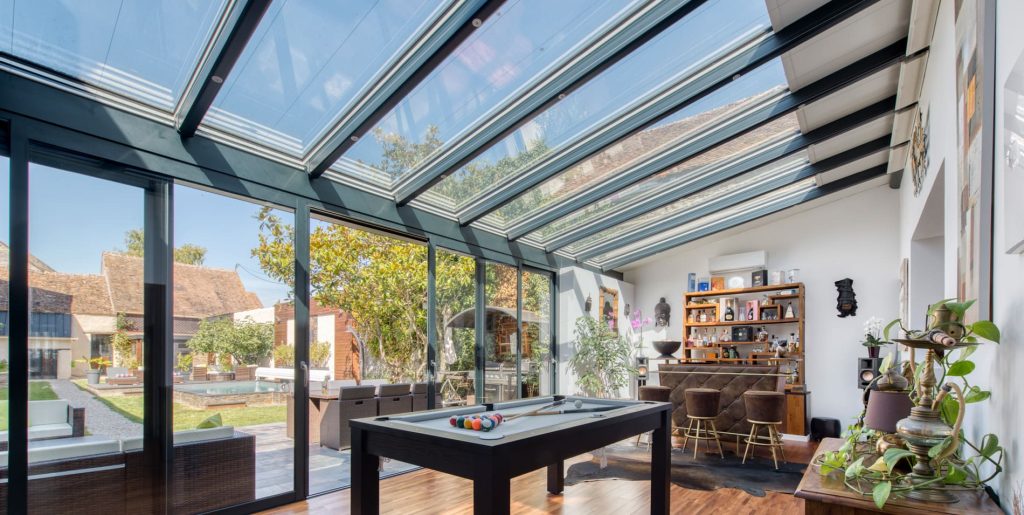 Véranda en verre : pourquoi et comment choisir ses vitrages ? - Rénoval ...